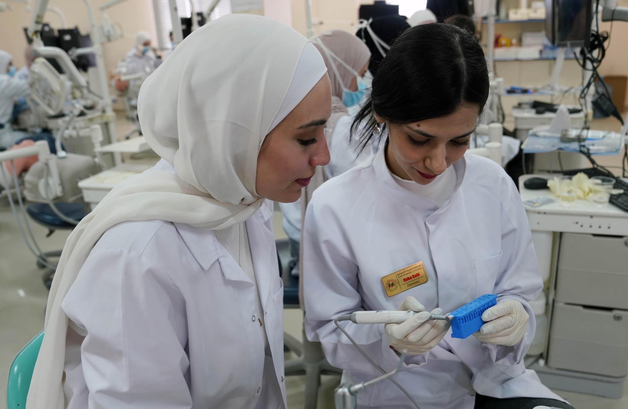 The AAUP Faculty of Dentistry Holds a Series of Advanced Courses in the ...