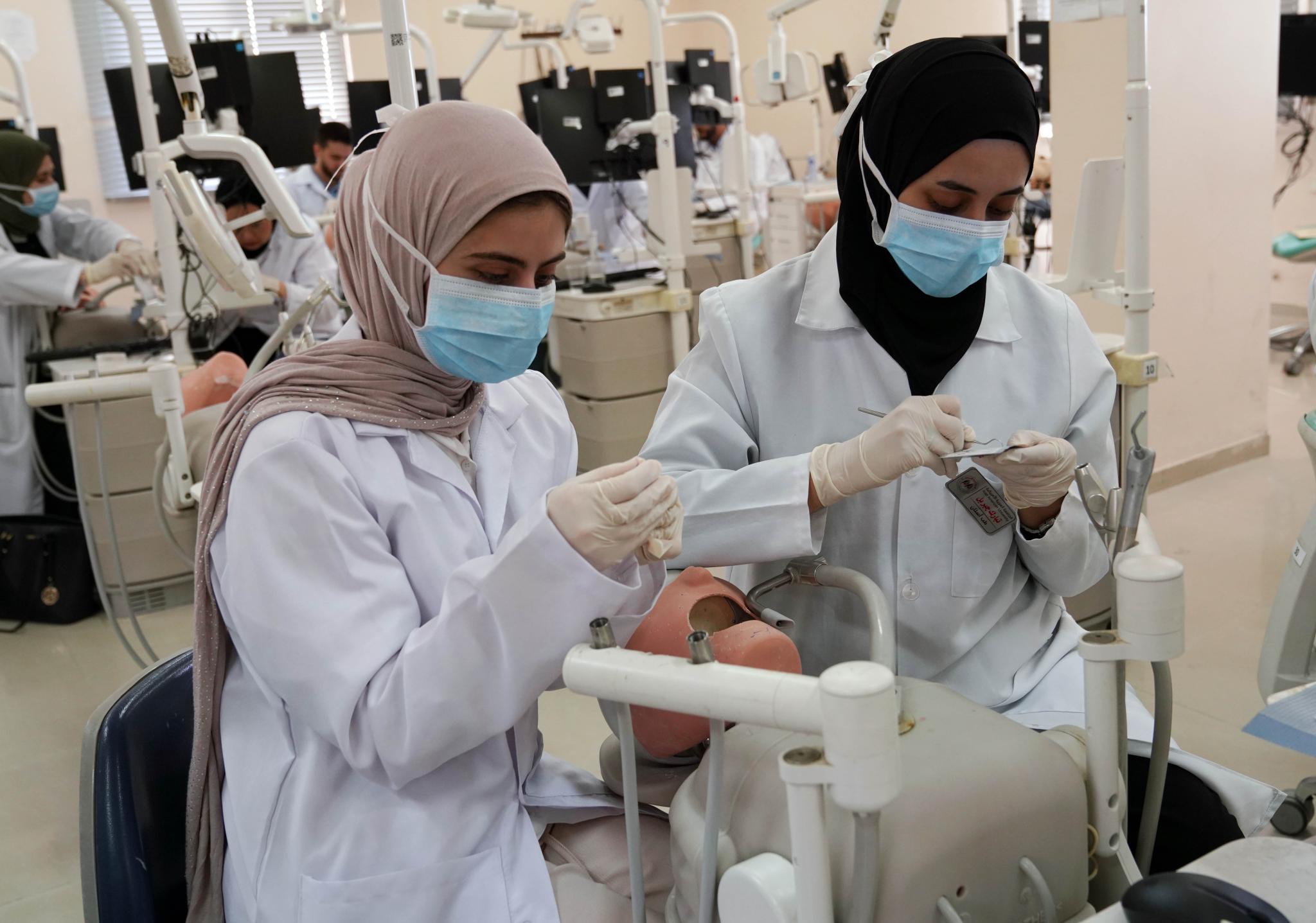 The AAUP Faculty of Dentistry Holds a Series of Advanced Courses in the ...